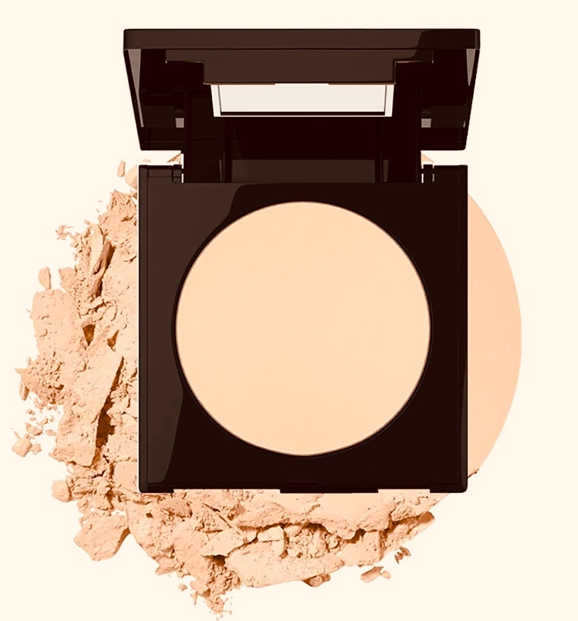 Glowing with the ‘‘Compact’’ – www.fashiontipsntalk.com